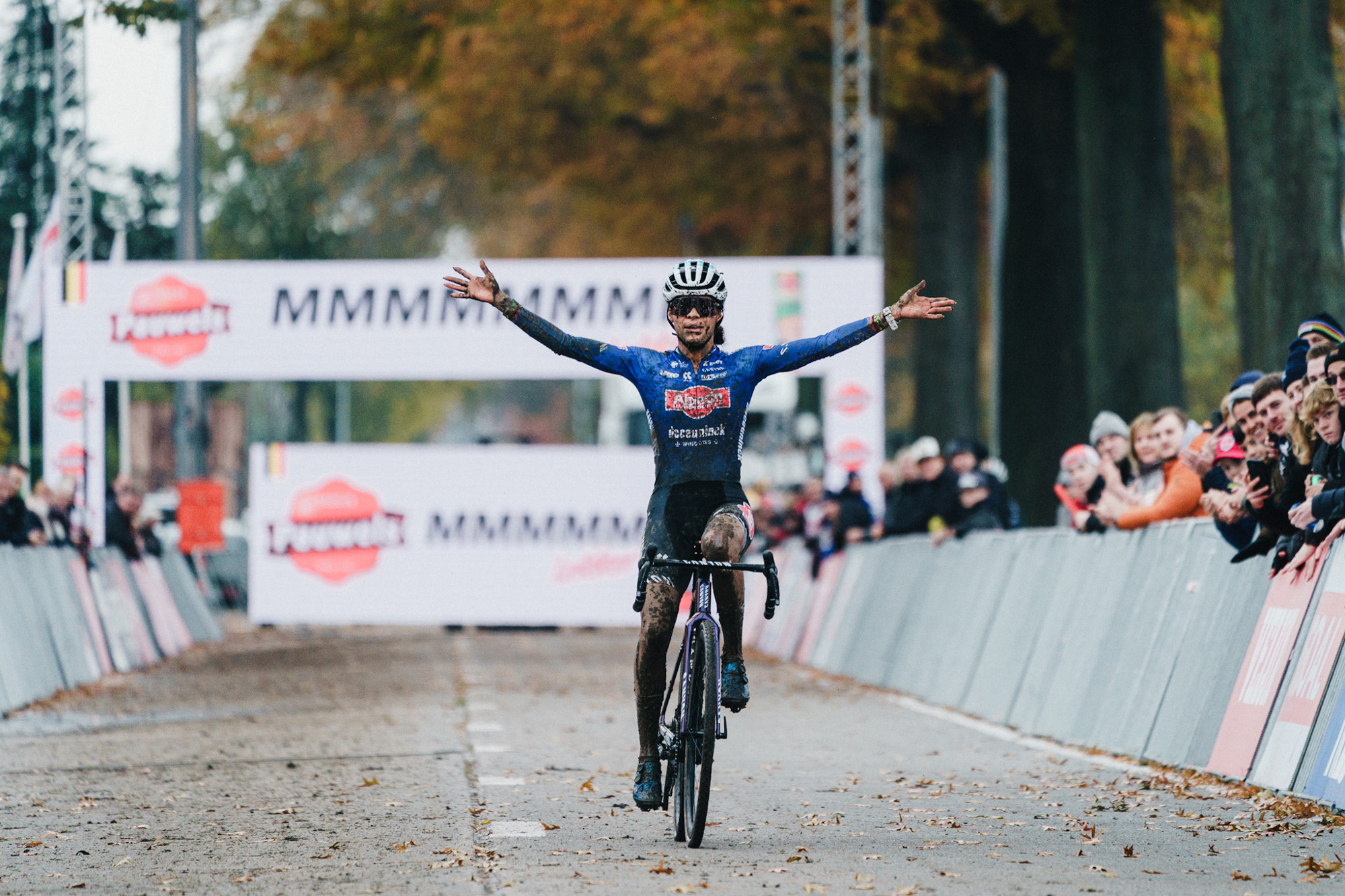 Ceylin Alvarado is the strongest in the Dendermonde mud | Flanders Classics